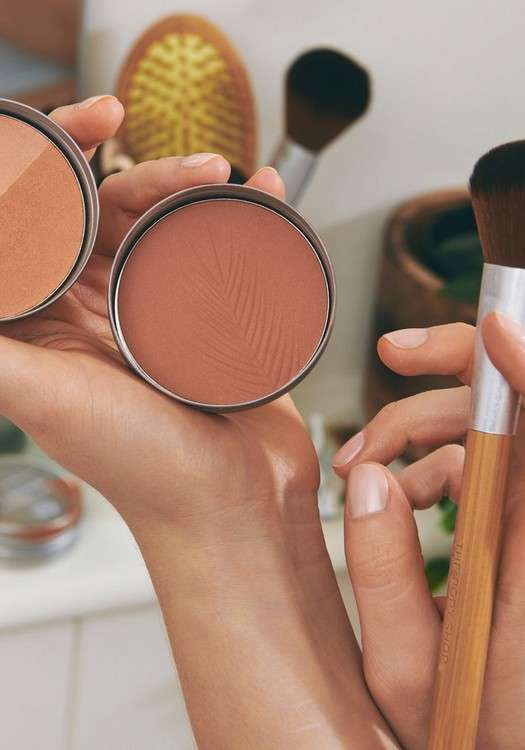 The Body Shop Coconut Bronze Matte Bronzing Powder – Dark-9g – Faasha